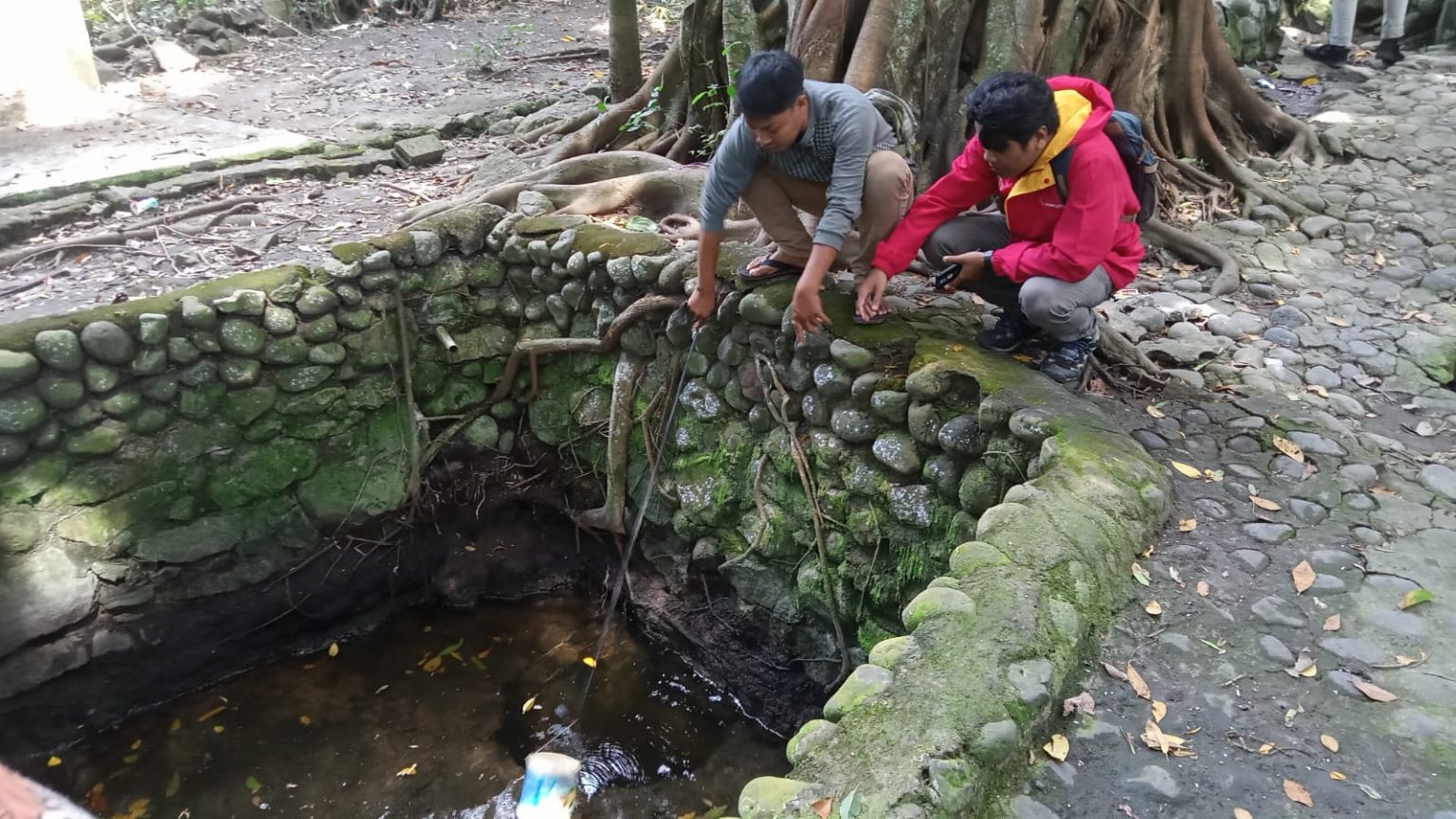 Cerita Embung Embang di Desa Lekor: Air Sering Berubah Warna, Dipercaya ...